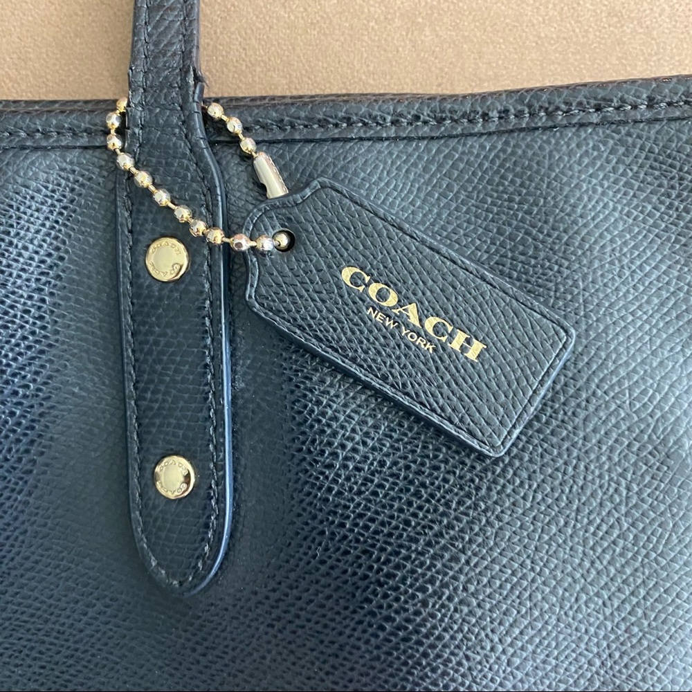 Coach Black Leather Tote With Zipper - Gem
